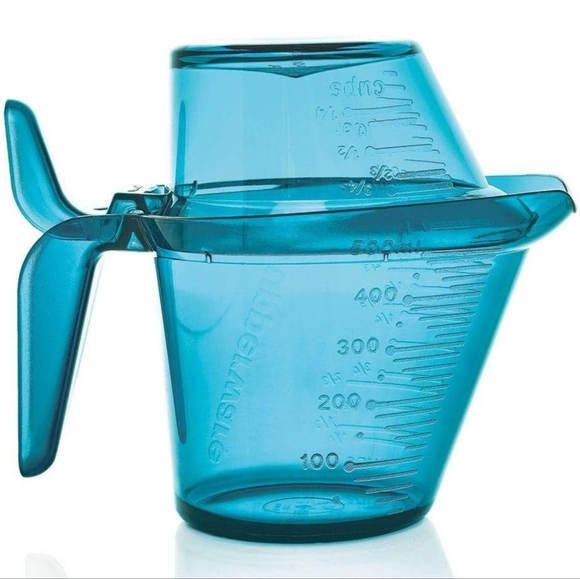 Tupperware | Kitchen | Nwt Tupperware Brand Micro Pitchers 2piece Set ...